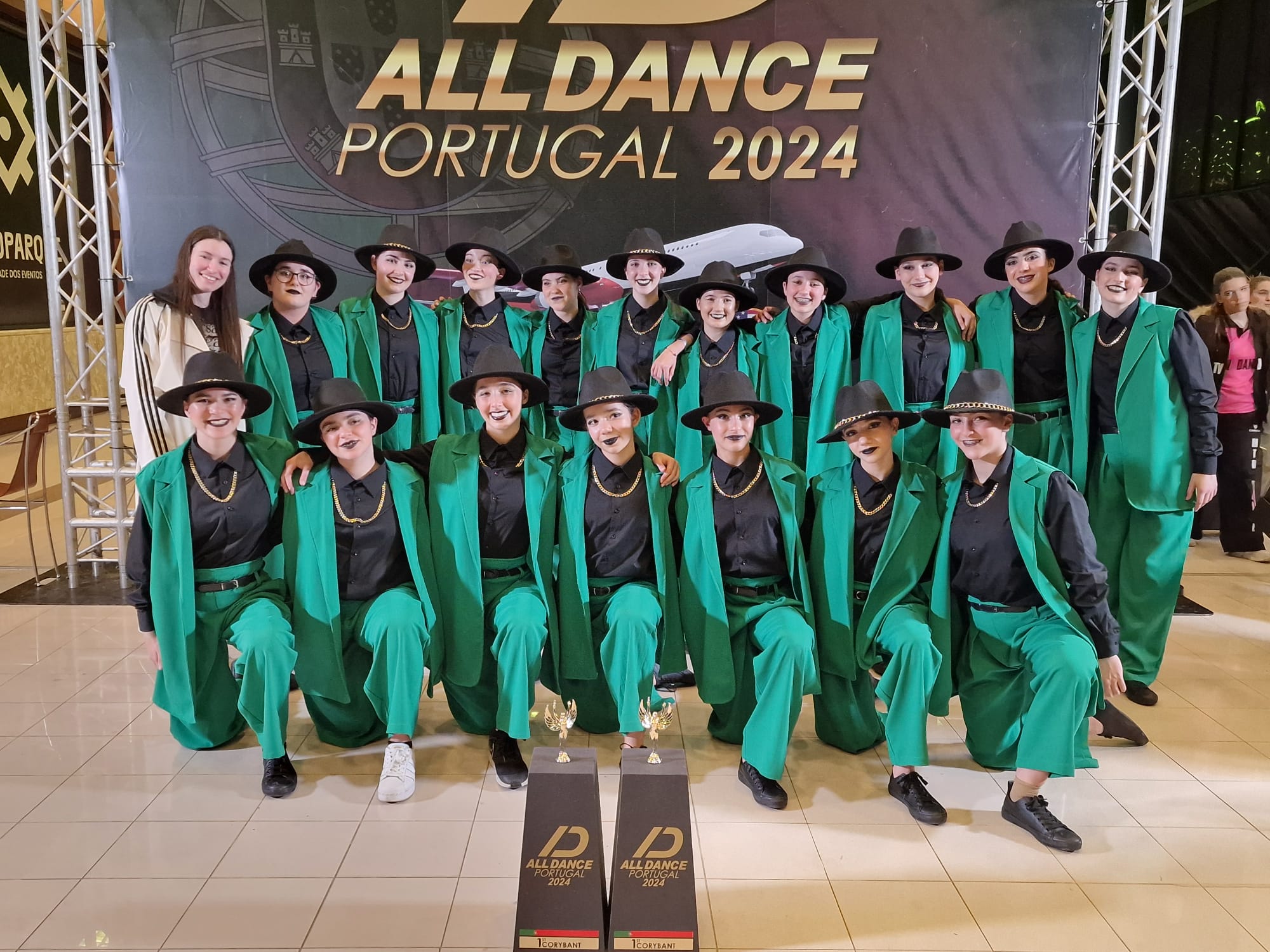 Flash Li Dance School conquista 18 medalhas no All Dance Portugal 2024 ...