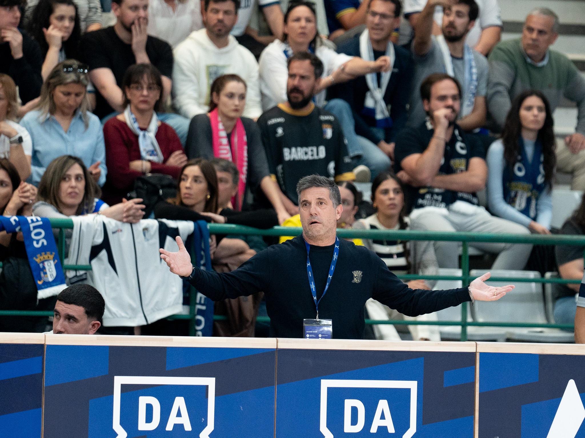 Viana aprova voto de louvor ao treinador campeão europeu Rui Neto ...
