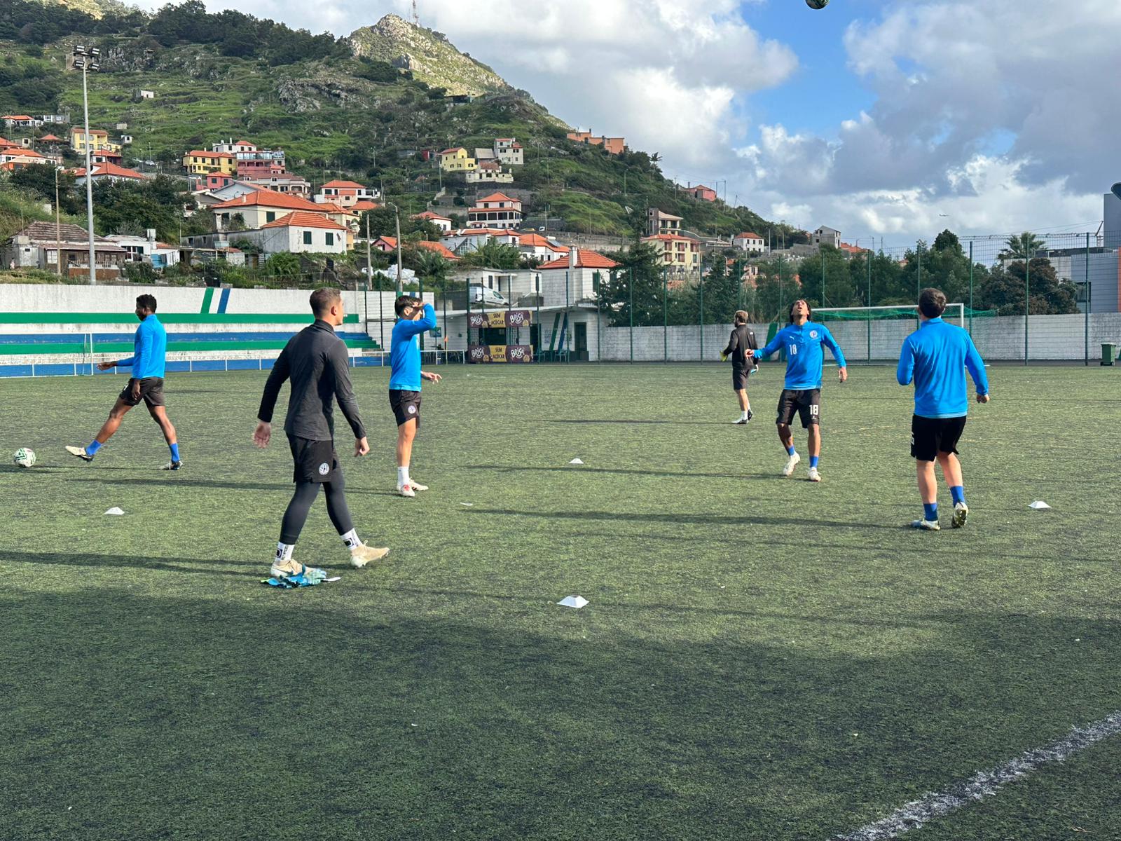 SC Vianense na Madeira para disputar jogo interrompido pelo nevoeiro ...